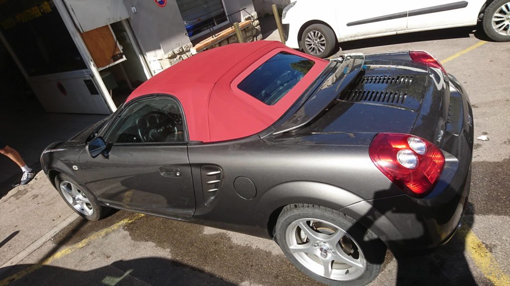 Change of soft top of a Toyota MR2 - LeBlog duCab